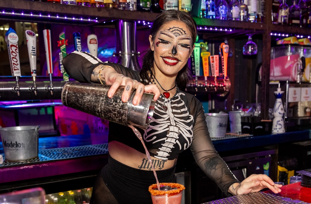 Washington DC - "Boos Fest" Halloween Bar Crawl - Nov 1, 2025